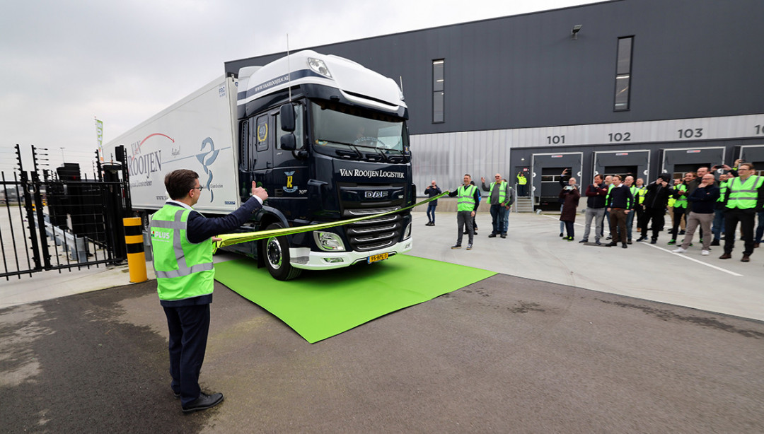 Van Rooijen Logistiek levert als eerste de goederen bij nieuw DC van ...